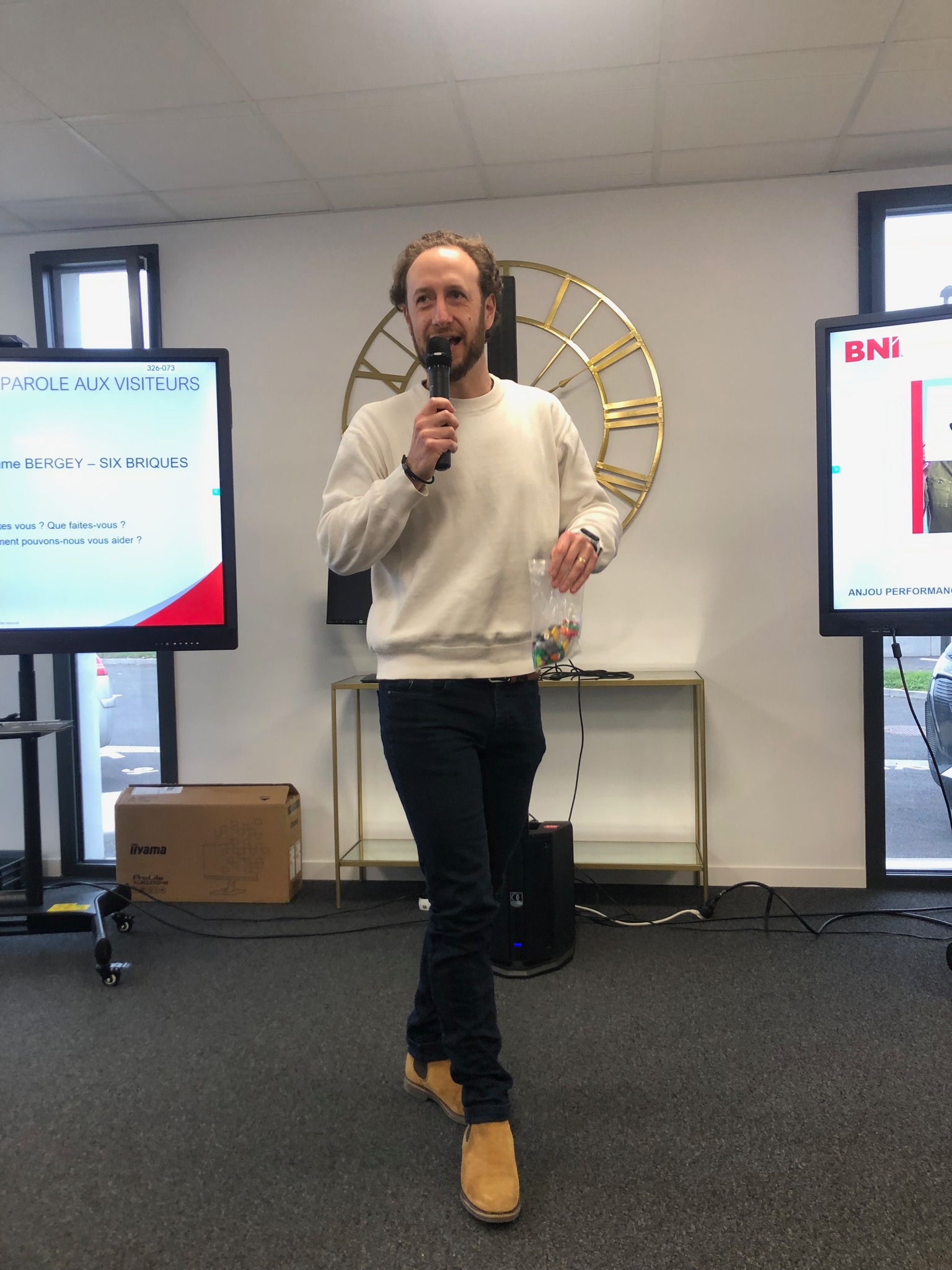 Le conférencier cette semaine est Nicolas HUCHET notre plombier ...