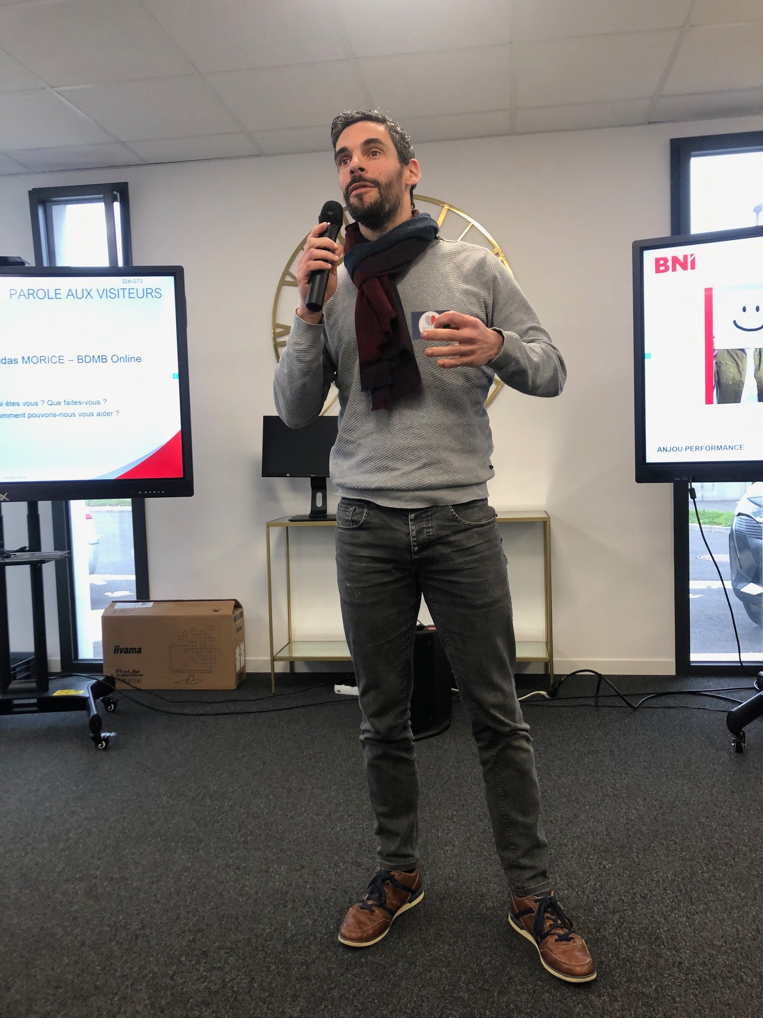 Le conférencier cette semaine est Nicolas HUCHET notre plombier ...